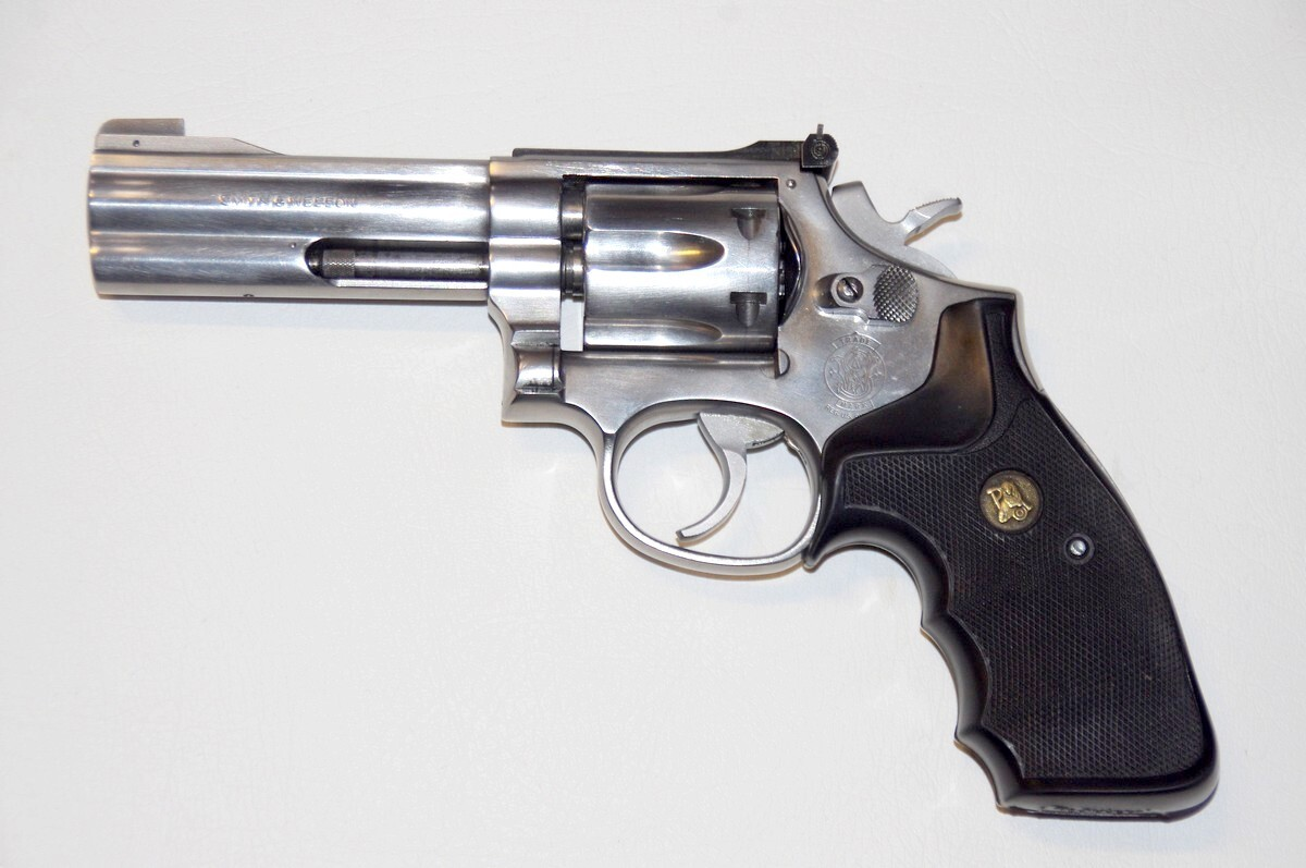 Buy Smith & Wesson Mod. 617 / Kaliber .22 LR - Offer: 1,172.76EUR,-